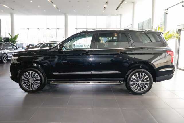 百万级大型越野SUV，4.0T V8发动机，北京BJ90霸气登场_腾讯新闻