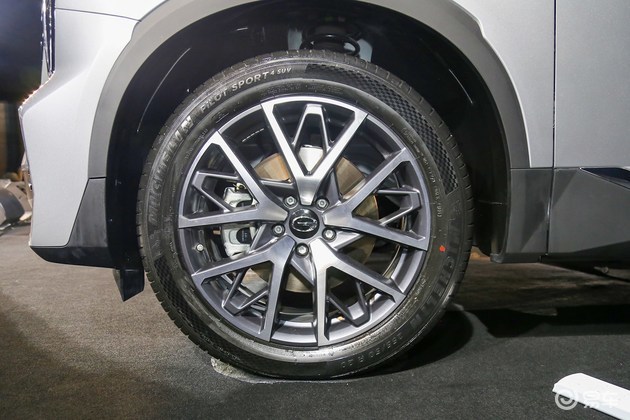 全新广汽传祺GS8正式亮相 搭载2.0TM＋丰田THS II混动系统_腾讯新闻