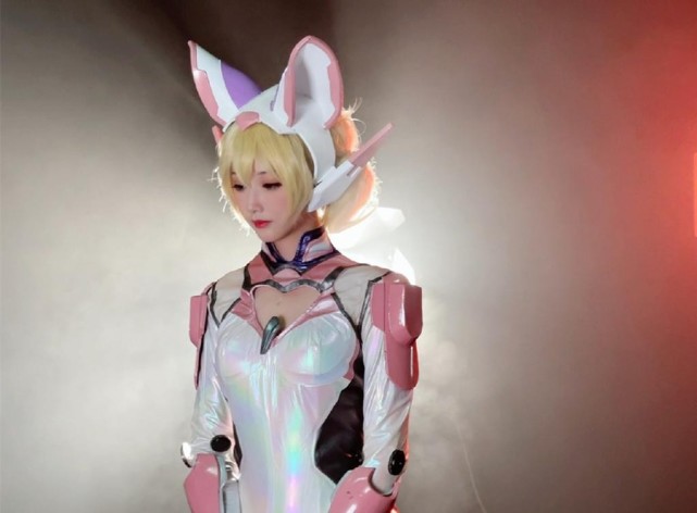 KPL琪琪cos照惊艳，古阿扎cos照妩媚，却在斗罗大陆面前现出原形？_腾讯新闻