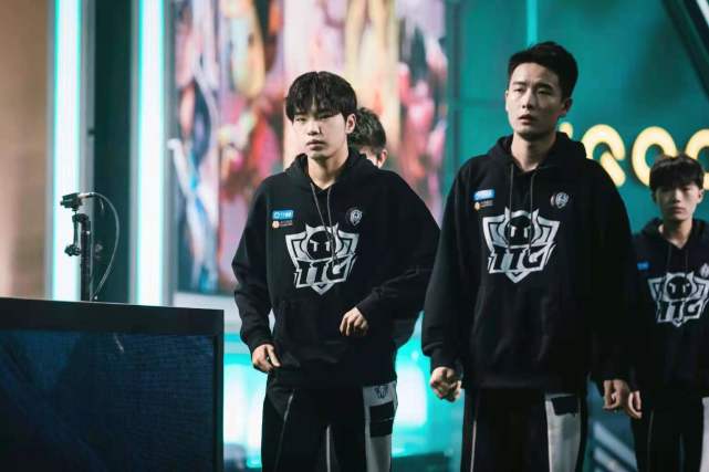 雷霆杯战绩曝光：AG斩获总冠军，TTG第2，Hero四强，QG遗憾垫底！_腾讯新闻