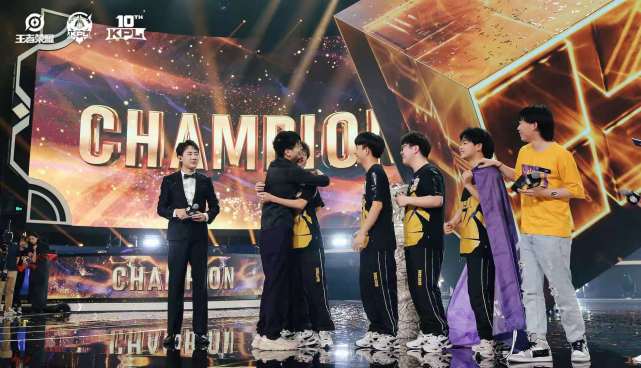 雷霆杯战绩曝光：AG斩获总冠军，TTG第2，Hero四强，QG遗憾垫底！_腾讯新闻