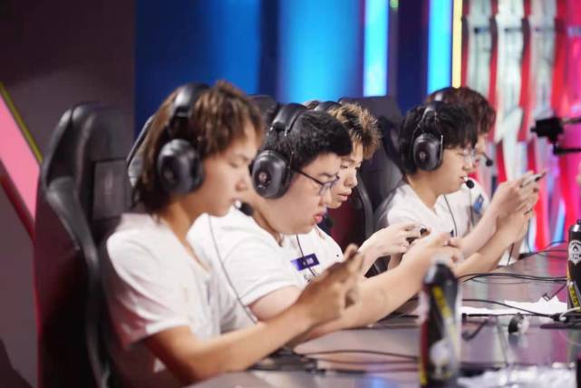 雷霆杯战绩曝光：AG斩获总冠军，TTG第2，Hero四强，QG遗憾垫底！_腾讯新闻