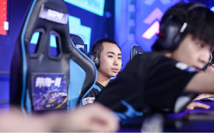 CFML S10总决赛前瞻｜传奇指挥，永不退步—晓二.EP快手_腾讯新闻