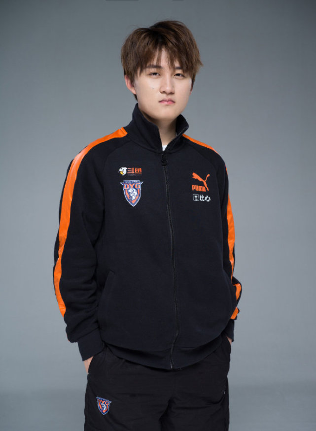 细数KPL中的万能替补，他在estar任劳任怨，他在DYG等到了机会！_腾讯新闻