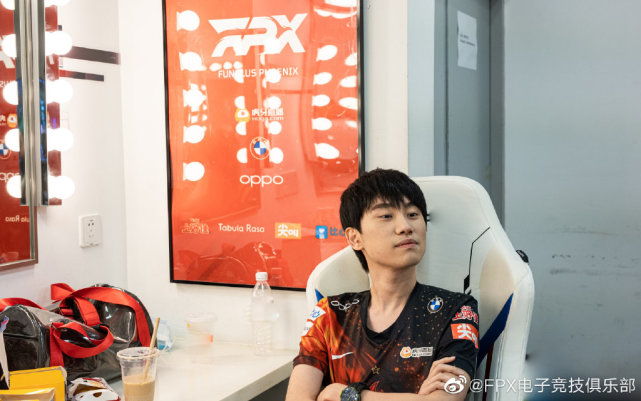 PDD谈Doinb与Rookie区别 没几个选手比他更勤奋_腾讯新闻