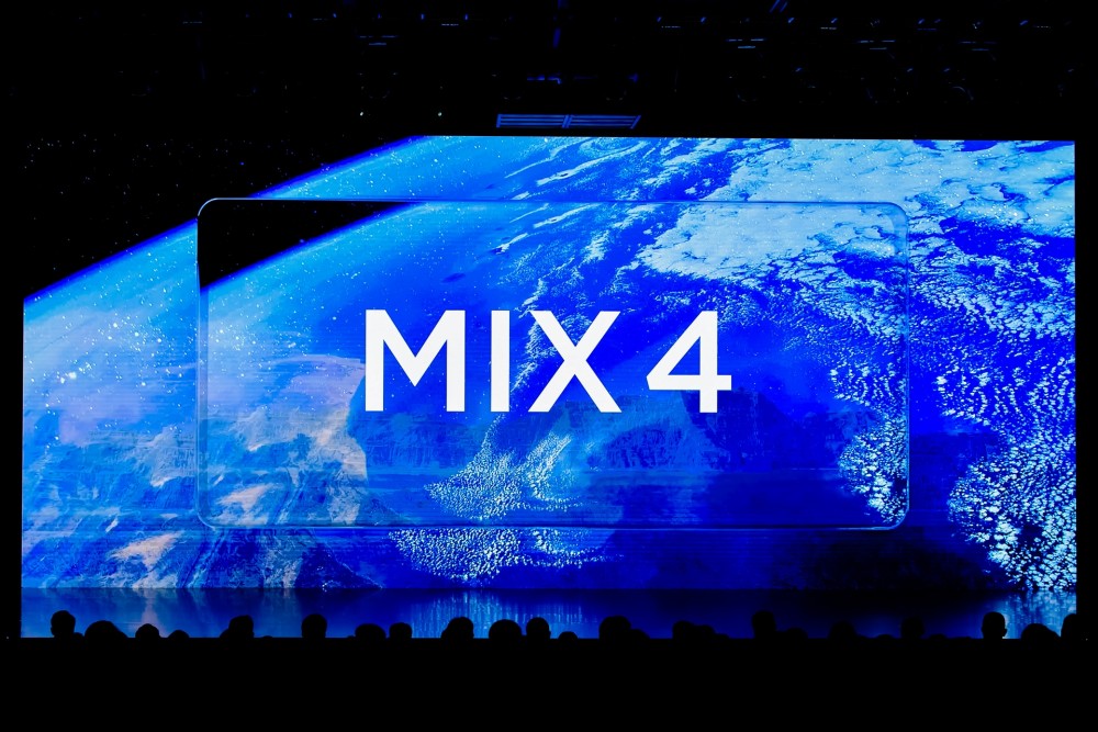 雷军：小米3年砸了5亿元人民币打造出了小米MIX4_腾讯新闻