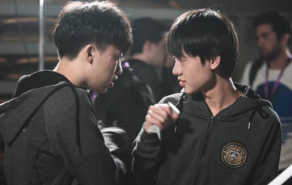 LPL揭晓第一阵容，FPX队长获封常规赛MVP，RNG双喜临门_腾讯新闻