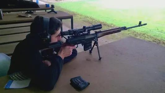 QBU-141狙击步枪：仍然采用5.8mm口径，装备部队的前景并不明朗_腾讯新闻