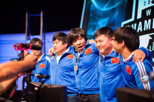 UZI最佳队友！时隔8年，55开“游戏水平”再引争议：他是S3国一中_腾讯新闻