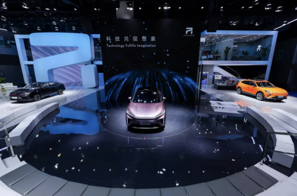 R汽车ES33亮相成都车展 中大型纯电SUV还有“乐高版”_腾讯新闻