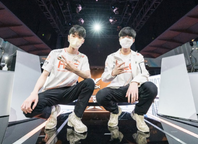 LCK第四支晋级S11的队伍诞生，Meiko笑了，小花生却哭了_腾讯新闻