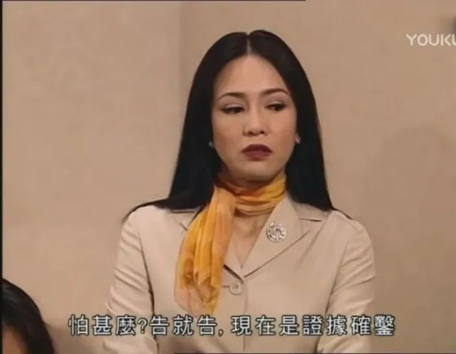 还记得2000年拿下黄子华的中环女律师Miss Mo穿过什么吗？_腾讯新闻