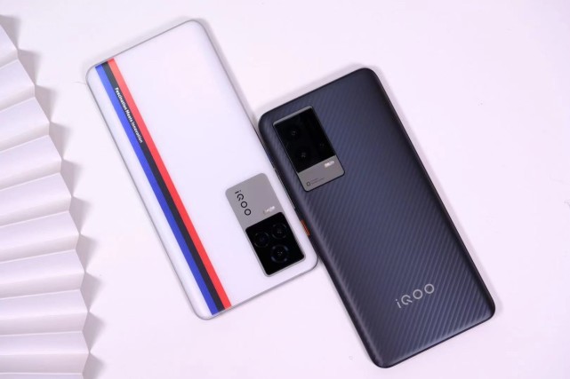 iQOO8评测：颜值与实力并存 要做体验最稳的直屏旗舰_腾讯新闻