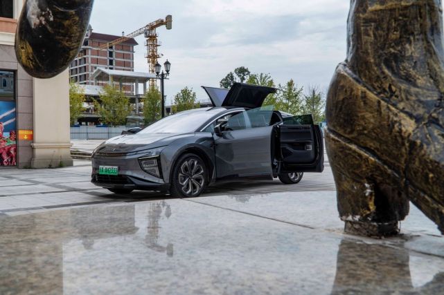 真不是“吹”国产，这台HiPhi X开起来确实爽，只是有点贵_腾讯新闻