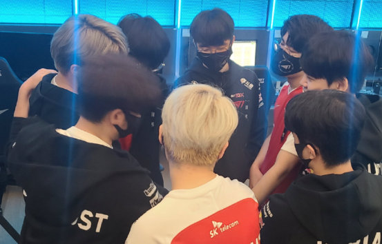 小吕布：DK、EDG、FPX，我们T1可以击败他们所有人_腾讯新闻