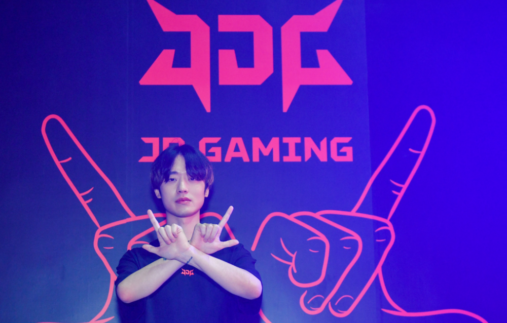 提前备战S12，JDG官宣队员转会，IG管理层遇难题_腾讯新闻