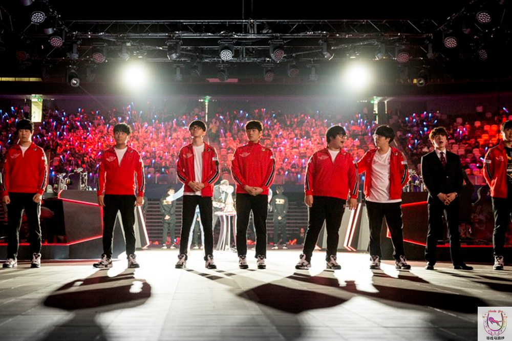 抛弃奇迹红！T1队史首次采用“金色”队标“纯白”队服出战S11_腾讯新闻