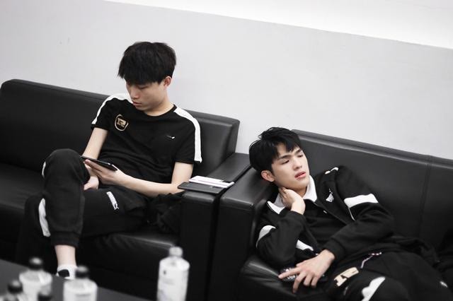 电竞：RNGM低开高走？双四杀零封KSG，晚秋不再是“野亡”_腾讯新闻