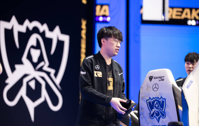 小虎惨遭军训！RNG不敌HLE 阵容成为最大问题_腾讯新闻