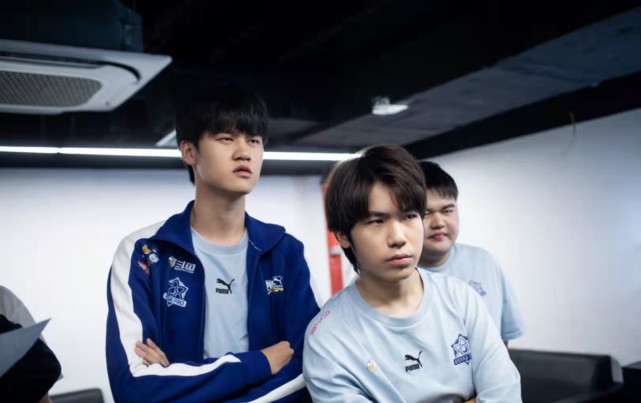 eStar3-1击败AG，稳居S组第一！SK感慨：赢得越多心里越慌！_腾讯新闻