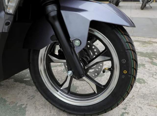 售价7980元，试驾钱江踏板TAN125：以实用为主，油耗低至2.7升！_腾讯新闻