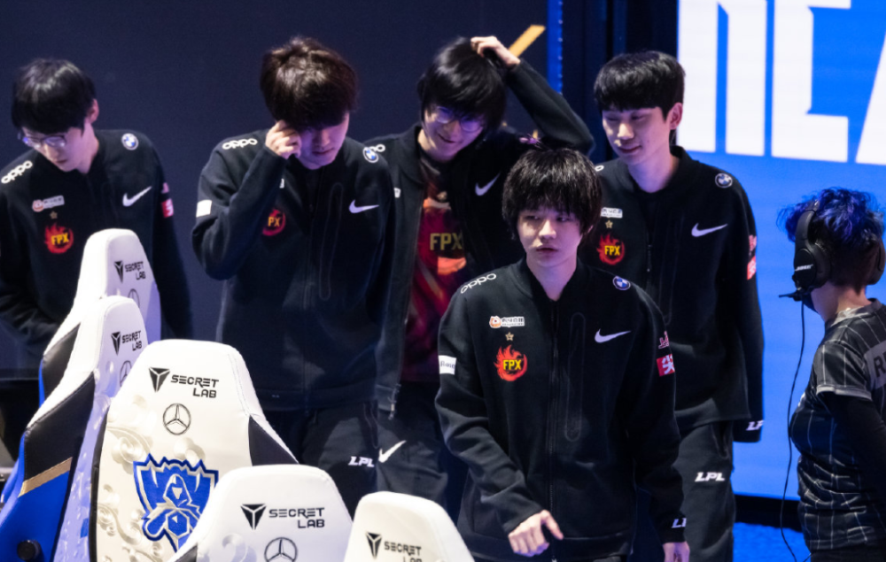 EDG孤立无援？Crisp透露FPX行程，RNG回国日期敲定_腾讯新闻
