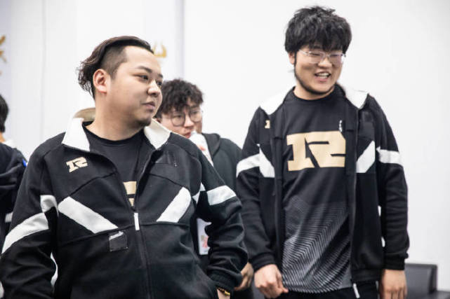 kpl：RNGM与EDGM上演双雄争霸，进一步是希望，退一步是出局！_腾讯新闻
