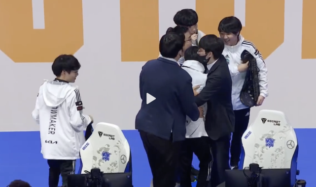 DK 3：2 战胜 T1：晋级《英雄联盟》 S11 决赛，冲击第二冠_腾讯新闻