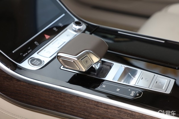 最强豪华座驾迎来挑战？迈巴赫S480、A8L霍希版的气场比拼_腾讯新闻