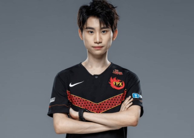 Doinb纯肉刀妹出装没问题！阿Bin直播复刻斩获22杀：出肉不是混子_腾讯新闻