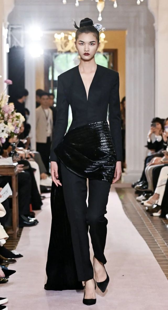 邀你云看秀｜CHENEY CHAN Private 东方时装屋——惊鸿照影