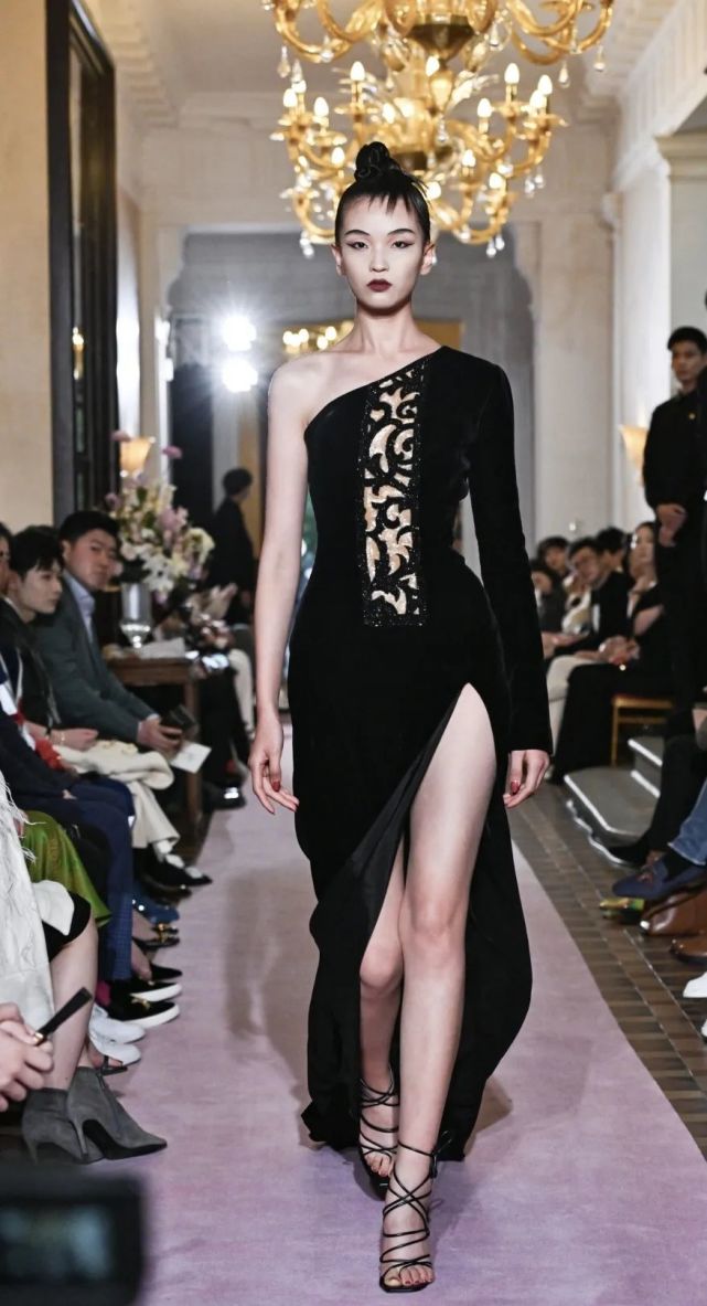 邀你云看秀｜CHENEY CHAN Private 东方时装屋——惊鸿照影