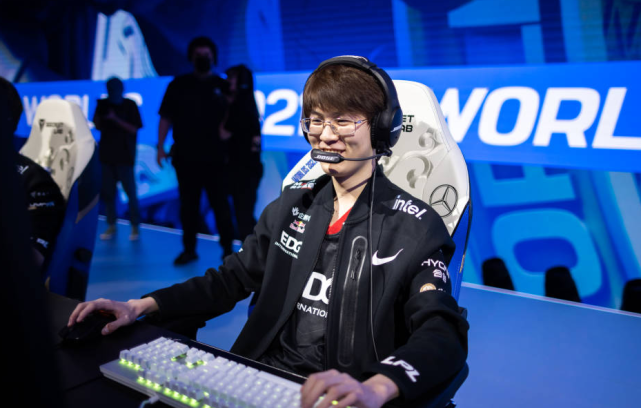 EDG夺冠最感谢的是WE？茂凯发布心路历程，与DK打了34场训练赛_腾讯新闻