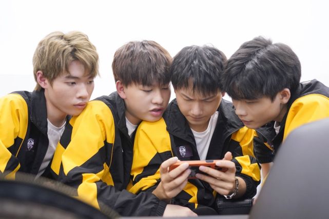 fly直言训练赛打不过XYG，这是未战先衰？信fly的才有鬼！_腾讯新闻