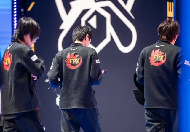 Tian清空信息疑似离队，Bo无意暴露Crisp去了IG，LNG六选一引入S赛中单_腾讯新闻