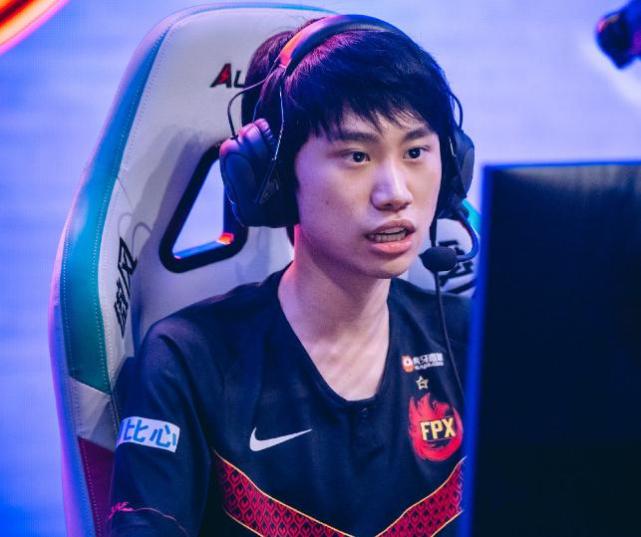 Doinb加盟后，LNG保持现有的阵容，能向S12冠军发起冲击吗？_腾讯新闻