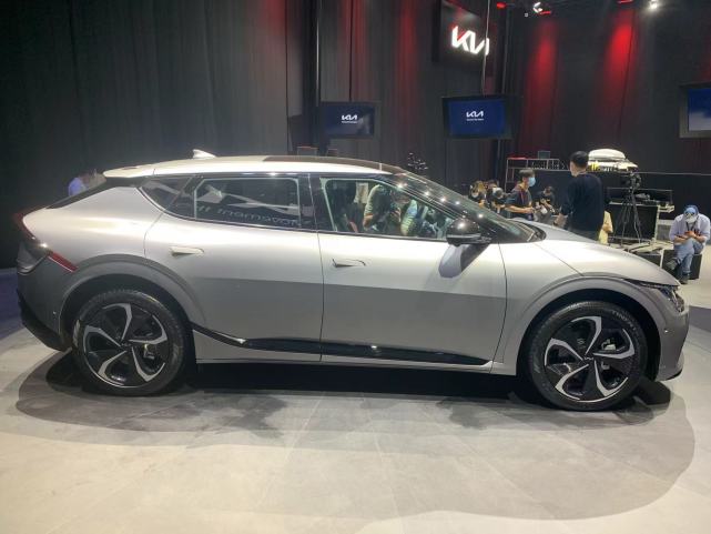 起亚EV6 28.28万元起售，EV5实车首秀，韩系电动车能否靠它俩翻身？_腾讯新闻