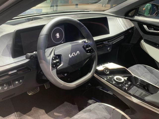 起亚EV6 28.28万元起售，EV5实车首秀，韩系电动车能否靠它俩翻身？_腾讯新闻