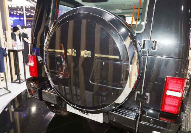 北汽版的大G，BJ80新车型亮相，外观很霸气，搭载3.0T动力_腾讯新闻