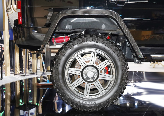 北汽版的大G，BJ80新车型亮相，外观很霸气，搭载3.0T动力_腾讯新闻