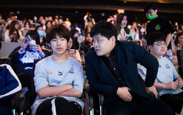 SK堪称KPL下限最高的教练，可惜冠军数是他的心结，久哲是他的“克星”！_腾讯新闻