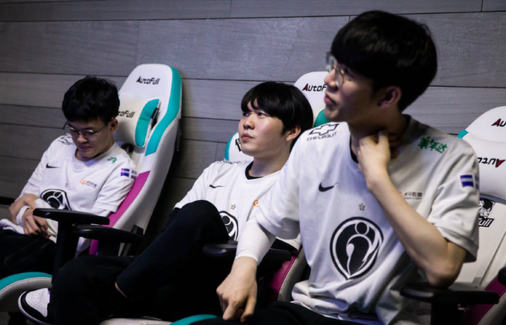 与李哥并肩战斗！Theshy被曝加入T1，多位LCK大咖发声_腾讯新闻