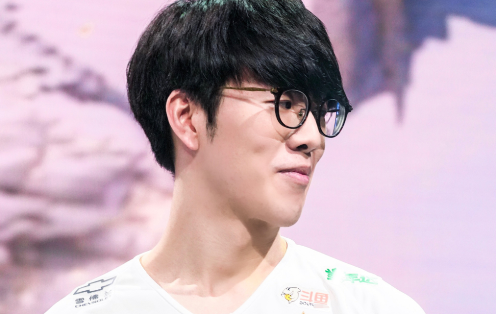 与李哥并肩战斗！Theshy被曝加入T1，多位LCK大咖发声_腾讯新闻