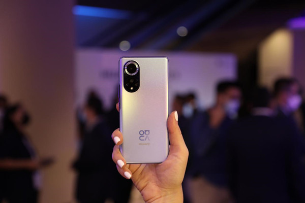 华为“移花接木”，nova9复刻版即将登场，5G手机“借壳重生”_腾讯新闻