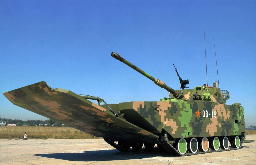 中国05式VS美国AAV7，两栖战车火力对比，大炮对机枪美军毫无优势_腾讯新闻