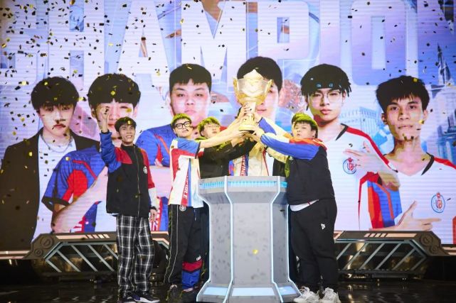 CFM冠军杯总决赛暨六周年颁奖盛典圆满落幕，R.LGD夺冠街寂获终身荣誉会员｜穿越火线赛事_腾讯新闻