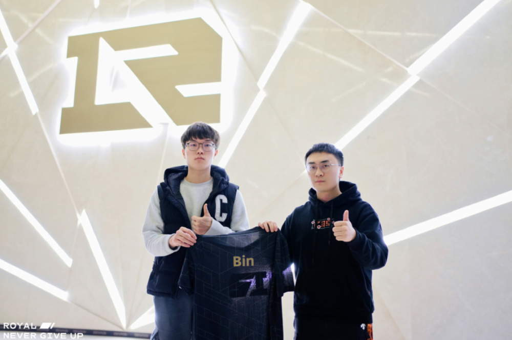 “至臻全华班组建完毕”，RNG官宣Bin加入，小虎直播回应Sofm：我会照顾好Bin_腾讯新闻