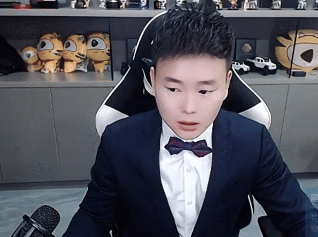 DNF：狂人剑魂装备卖了！全身打包才20W，又穿回红字增幅_腾讯新闻