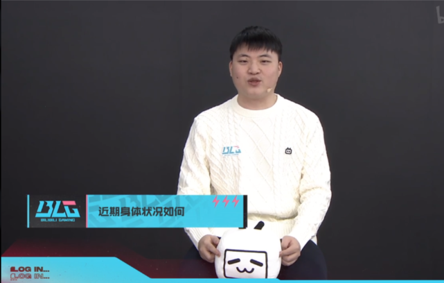 时隔560天Uzi正式回归加入BLG！喜提多个热搜！不愧是世界第一AD！_腾讯新闻