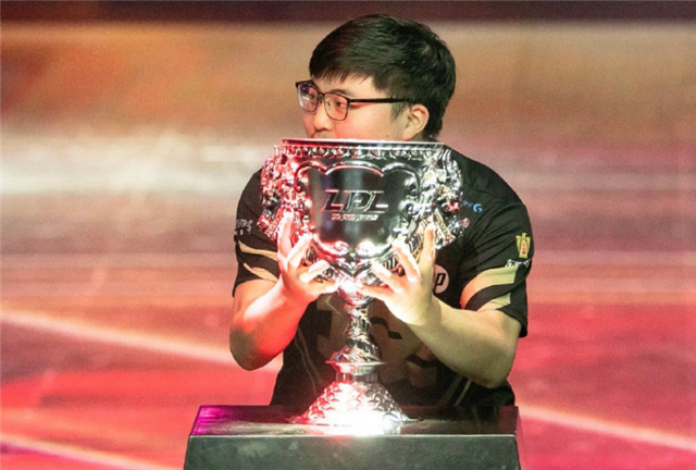 曾经的EDG胖将军，pawn官宣在一支LCK战队复出：只因faker替补天赋太强_腾讯新闻